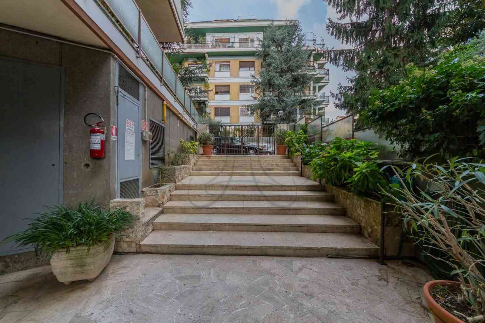 Appartamento in Vendita Roma Aurelio: 215 mq con Terrazzo
